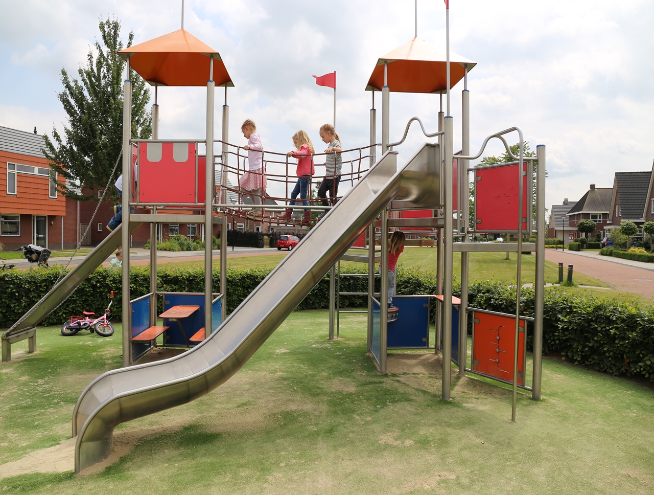 Spelen met speeltoestellen op maat | IJslander maakt het!